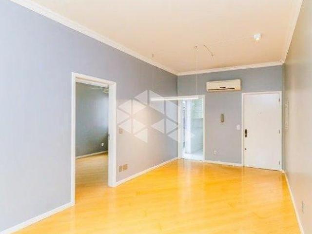 Apartamento com 2 quartos com suíte e 1 vaga para 2 carros no bairro Passo da Areia em Porto Alegre