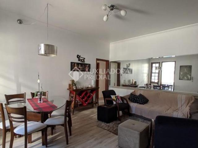 Apartamento com 2 quartos, de frente, com varanda, no bairro São Geraldo Porto Alegre