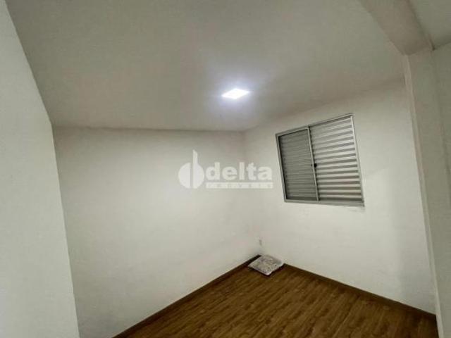 Apartamento com 2 quartos disponível para venda no bairro Chácaras Tubalina E Quartel em Uberlândia