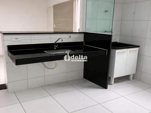 Apartamento com 2 quartos disponível para venda no bairro Chácaras Tubalina E Quartel em Uberlândia