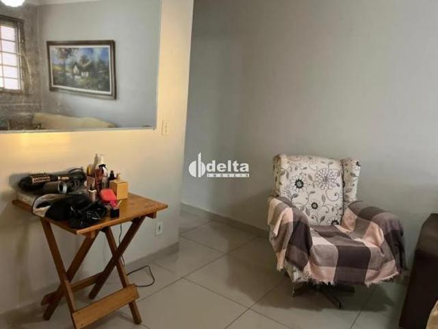 Apartamento com 2 quartos disponível para venda no bairro Chácaras Tubalina E Quartel em Uberlândia