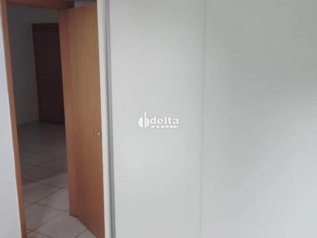 Apartamento com 2 quartos disponível para venda no bairro Jardim Holanda em Uberlândia MG