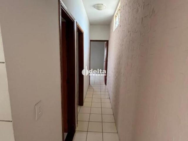 Apartamento com 2 quartos disponível para venda no bairro Osvaldo Rezende em Uberlândia MG