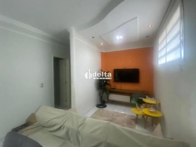 Apartamento com 2 quartos disponível para venda no bairro Santa Mônica em Uberlândia MG