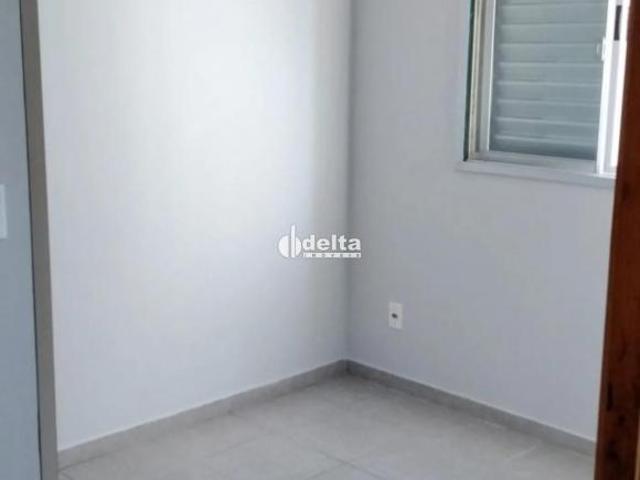 Apartamento com 2 quartos disponível para venda no bairro Presidente Roosevelt em Uberlândia MG