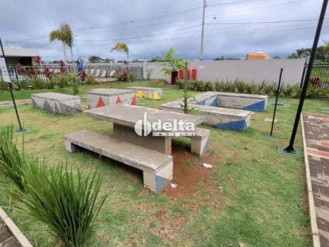Apartamento com 2 quartos disponível para venda no bairro Residencial Pequis em Uberlândia MG