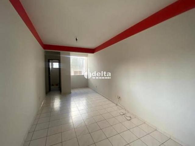 Apartamento com 2 quartos disponível para locação ou venda no bairro Santa Mônica em Uberlândia MG
