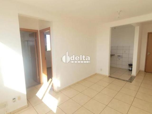 Apartamento com 2 quartos, disponível para locação no bairro Presidente Roosevelt em Uberlândia MG