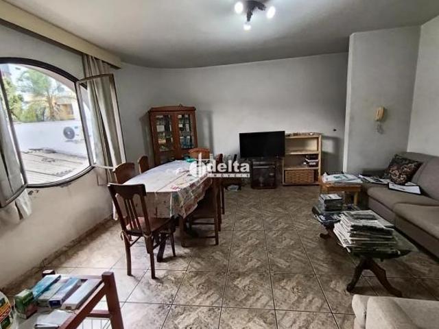 Apartamento com 2 quartos disponível para locação no bairro Saraiva em Uberlândia MG