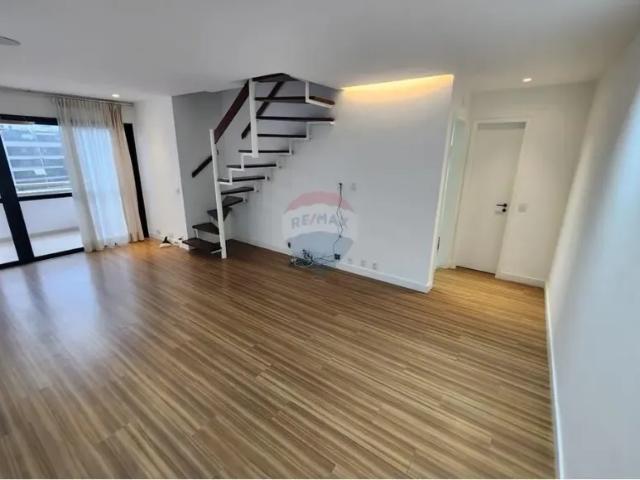 Apartamento com 2 Quartos e 3 banheiros à Venda, 74 m² por R$ 880.000