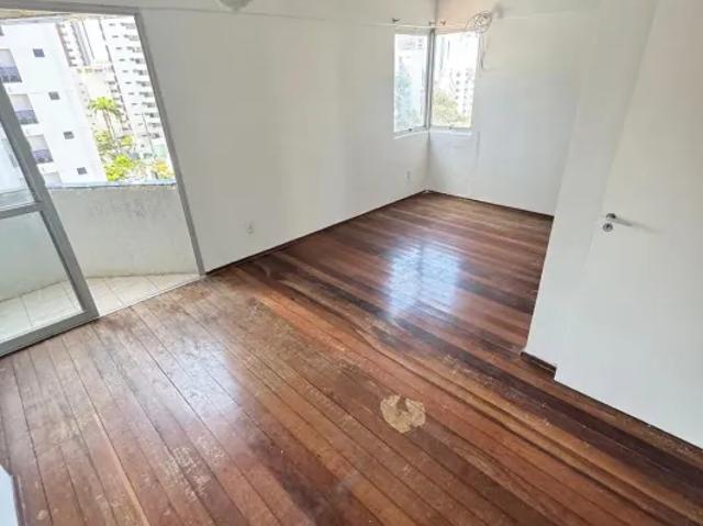 Apartamento com 2 Quartos e 3 banheiros à Venda, 75 m² por R$ 349.000