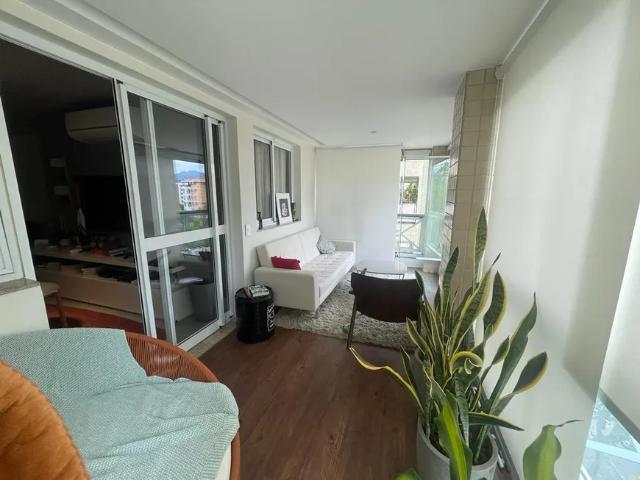 Apartamento com 2 Quartos e 3 banheiros à Venda, 105 m² por R$ 1.115.000