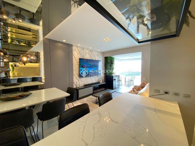 Apartamento com 2 quartos e 104m² para alugar em Agronômica, Florianópolis