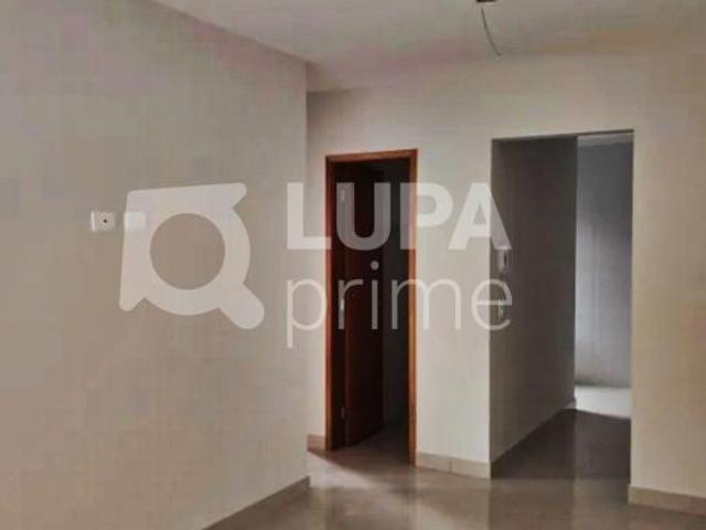 APARTAMENTO COM 2 QUARTOS E 1 VAGA DE GARAGEM À VENDA NA VILA GUSTAVO