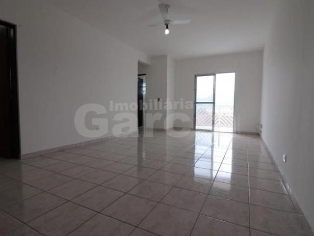 Apartamento com 2 quartos e 1 vaga de garagem em Peruíbe