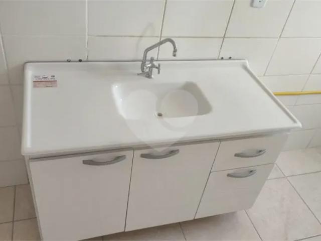 Apartamento com 2 Quartos e 1 banheiro à Venda, 48 m² por R$ 180.000