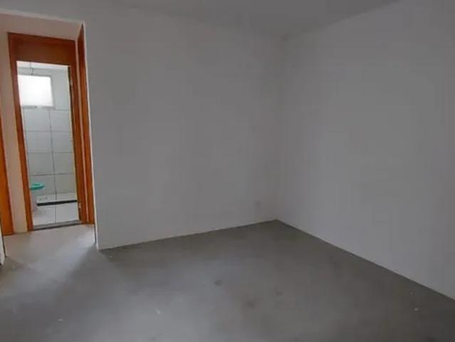 Apartamento com 2 Quartos e 1 banheiro à Venda, 49 m² por R$ 88.000