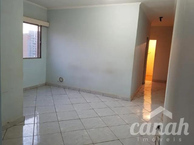 Apartamento com 2 Quartos e 1 banheiro à Venda, 54 m² por R$ 123.000