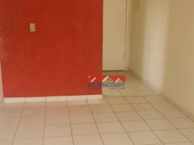 Apartamento com 2 Quartos e 1 banheiro à Venda, 54 m² por R$ 200.000