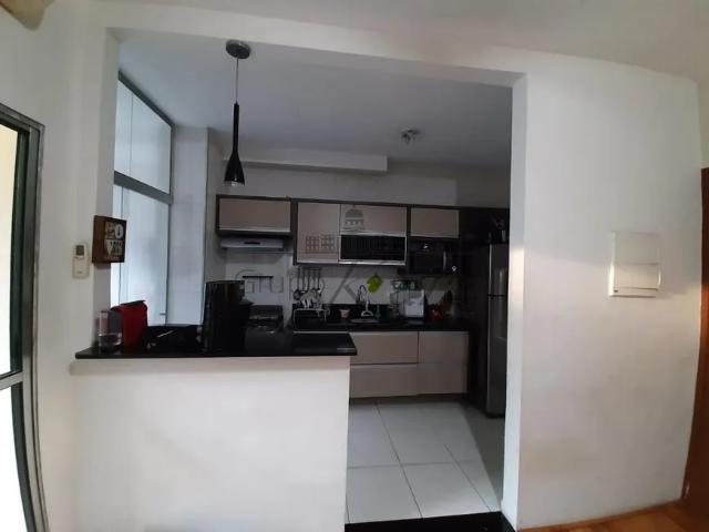 Apartamento com 2 Quartos e 1 banheiro à Venda, 54 m² por R$ 215.000