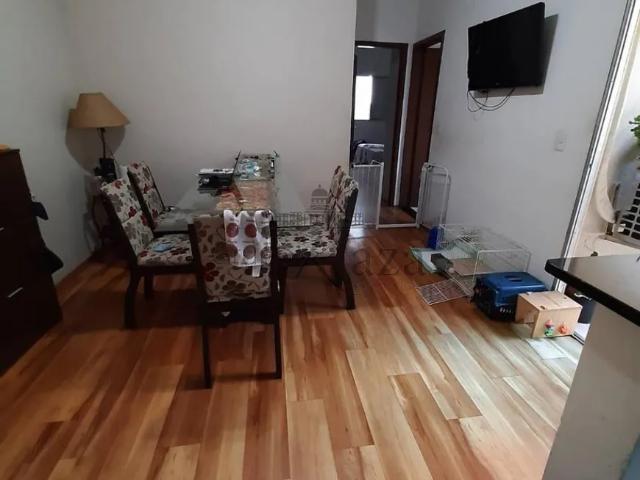 Apartamento com 2 Quartos e 1 banheiro à Venda, 54 m² por R$ 215.000