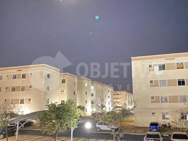Apartamento com 2 Quartos e 1 banheiro à Venda, 55 m² por R$ 195.000