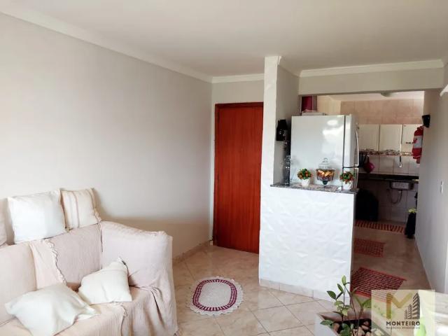 Apartamento com 2 Quartos e 1 banheiro à Venda, 56 m² por R$ 165.000