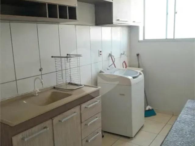 Apartamento com 2 Quartos e 1 banheiro à Venda, 57 m² por R$ 200.000