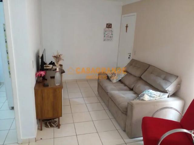 Apartamento com 2 Quartos e 1 banheiro à Venda, 51 m² por R$ 150.000