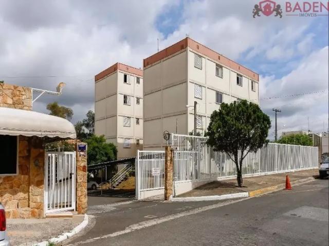 Apartamento com 2 Quartos e 1 banheiro à Venda, 52 m² por R$ 165.000