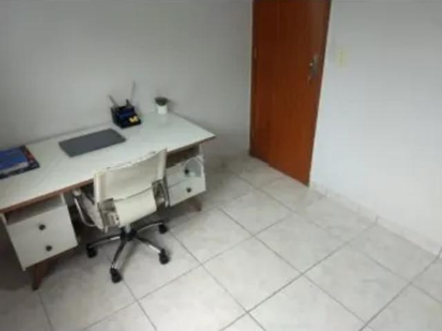 Apartamento com 2 Quartos e 1 banheiro à Venda, 52 m² por R$ 195.000
