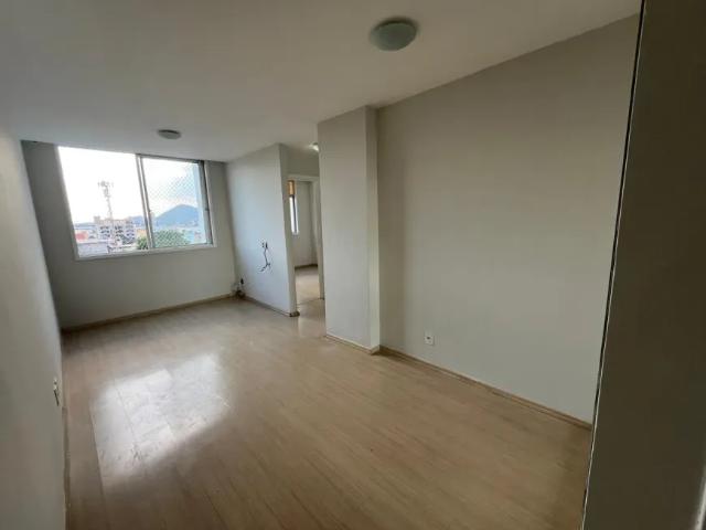 Apartamento com 2 Quartos e 1 banheiro à Venda, 52 m² por R$ 210.000