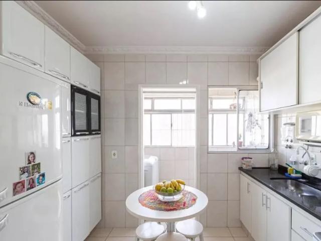Apartamento com 2 Quartos e 1 banheiro à Venda, 52 m² por R$ 349.000