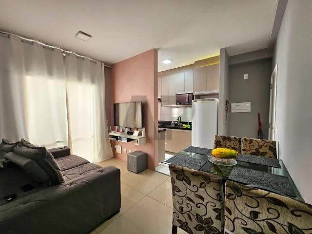 Apartamento com 2 Quartos e 1 banheiro à Venda, 53 m² por R$ 216.000