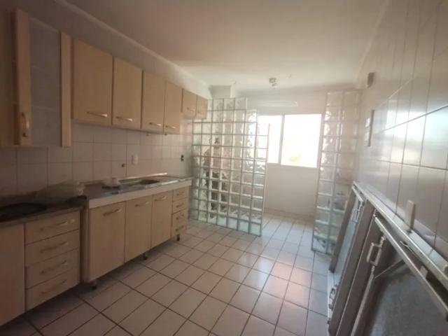 Apartamento com 2 Quartos e 1 banheiro à Venda, 64 m² por R$ 350.000