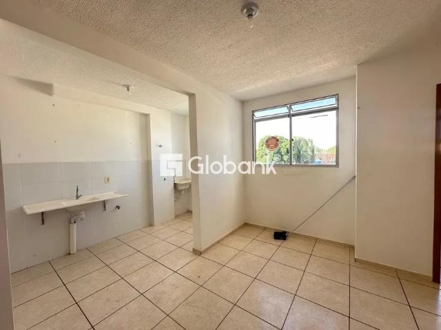 Apartamento com 2 Quartos e 1 banheiro à Venda, 65 m² por R$ 150.000