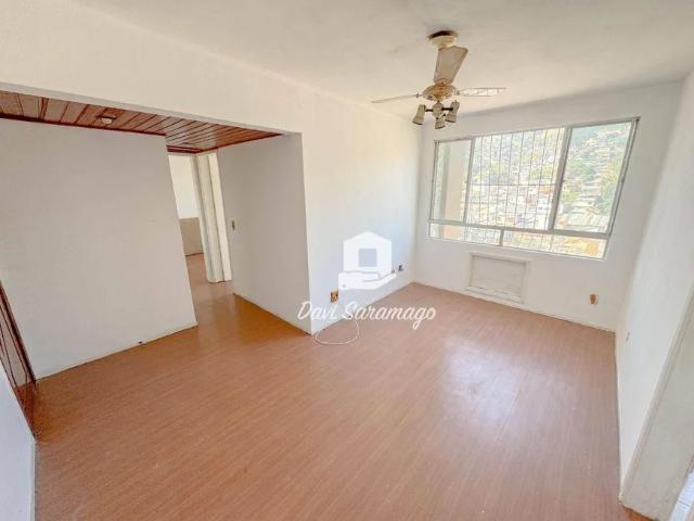 Apartamento com 2 Quartos e 1 banheiro à Venda, 67 m² por R$ 270.000