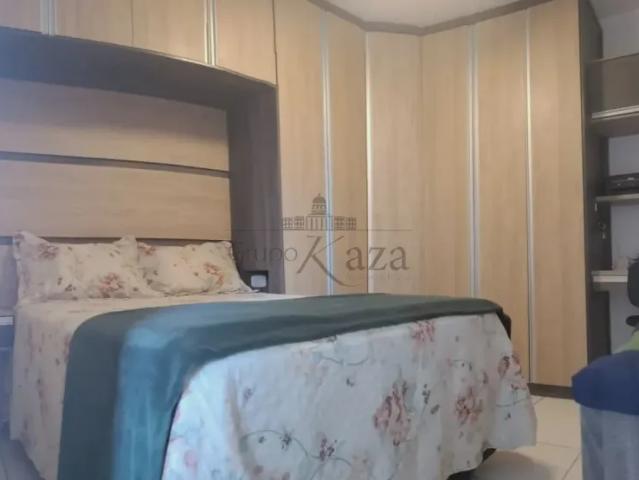 Apartamento com 2 Quartos e 1 banheiro à Venda, 67 m² por R$ 280.000