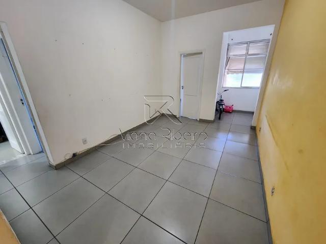 Apartamento com 2 Quartos e 1 banheiro à Venda, 69 m² por R$ 340.000
