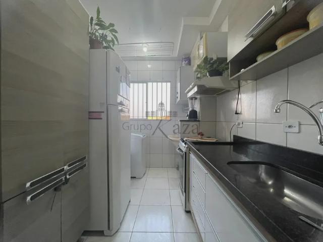 Apartamento com 2 Quartos e 1 banheiro à Venda, 60 m² por R$ 180.000