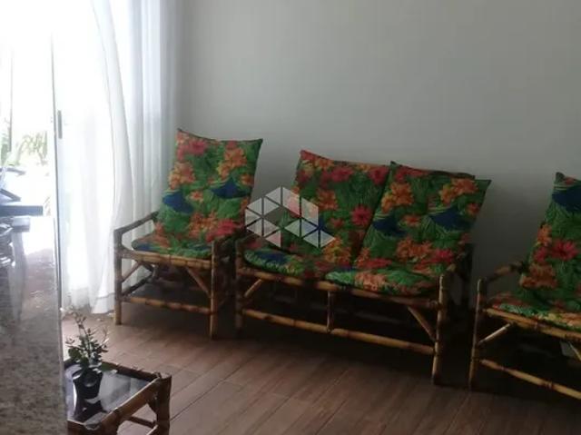 Apartamento com 2 Quartos e 1 banheiro à Venda, 60 m² por R$ 230.000