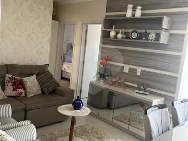 Apartamento com 2 Quartos e 1 banheiro à Venda, 61 m² por R$ 370.000