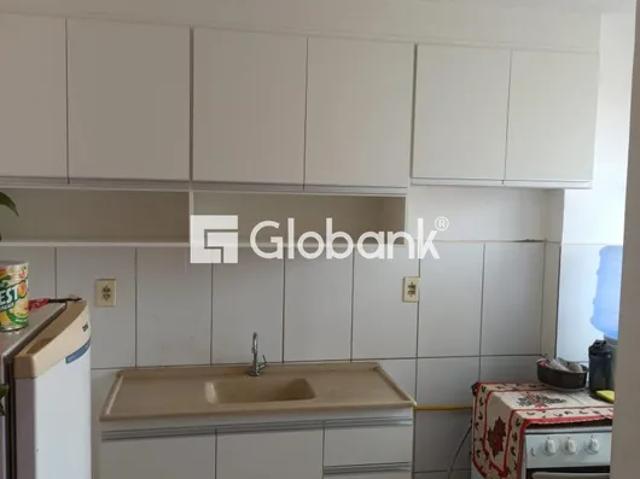 Apartamento com 2 Quartos e 1 banheiro à Venda, 63 m² por R$ 150.000