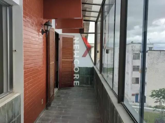 Apartamento com 2 Quartos e 1 banheiro à Venda, 74 m² por R$ 180.000