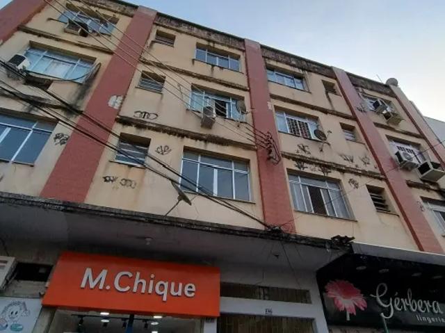 Apartamento com 2 Quartos e 1 banheiro à Venda, 70 m² por R$ 230.000