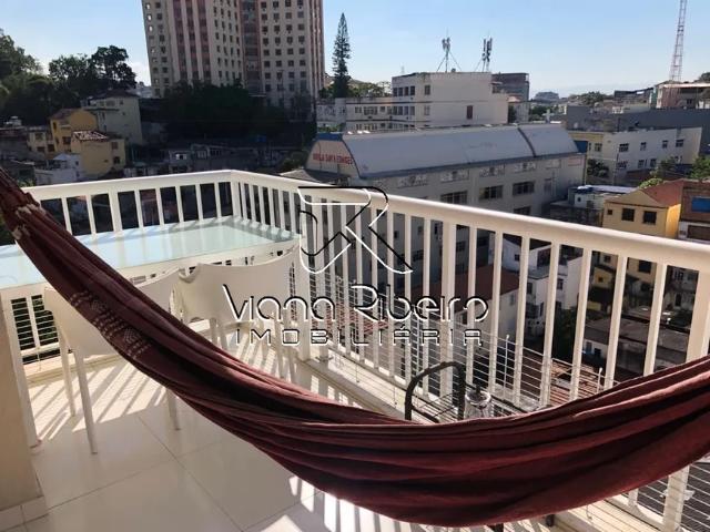 Apartamento com 2 Quartos e 1 banheiro à Venda, 70 m² por R$ 530.000