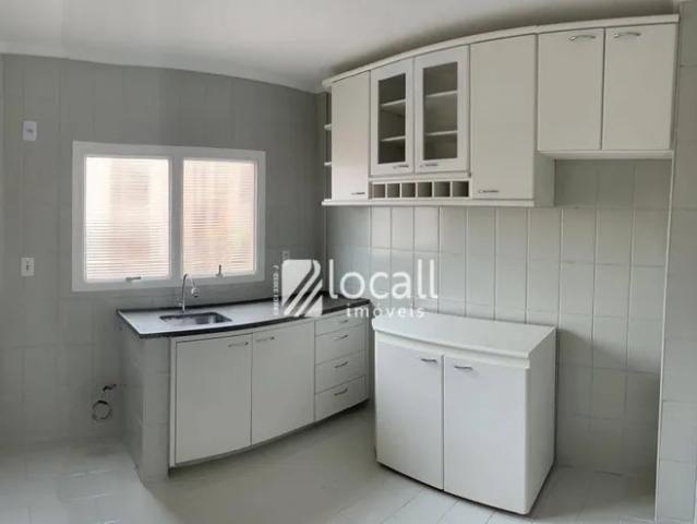 Apartamento com 2 Quartos e 1 banheiro à Venda, 72 m² por R$ 200.000