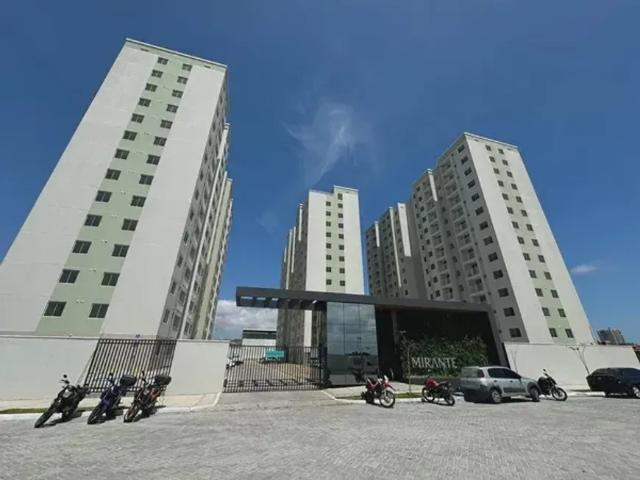 Apartamento com 2 Quartos e 2 banheiros à Venda, 49 m² por R$ 110.000