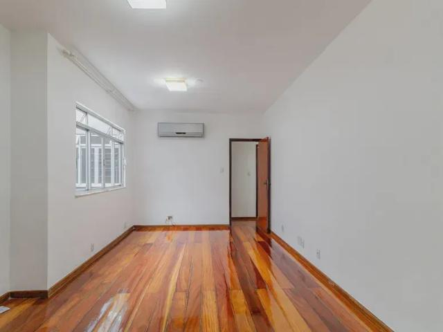 Apartamento com 2 Quartos e 2 banheiros à Venda, 50 m² por R$ 200.000