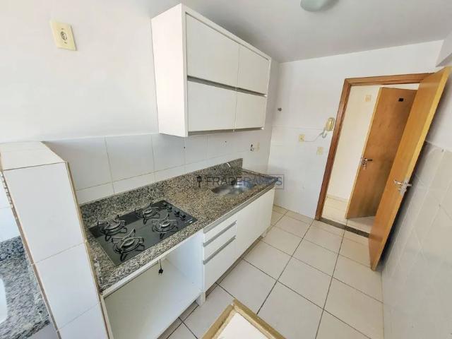Apartamento com 2 Quartos e 2 banheiros à Venda, 57 m² por R$ 200.000